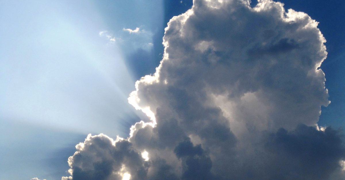 Rijetka pojava na nebu začudila Austrijance: Šta je "valjkasti oblak ...