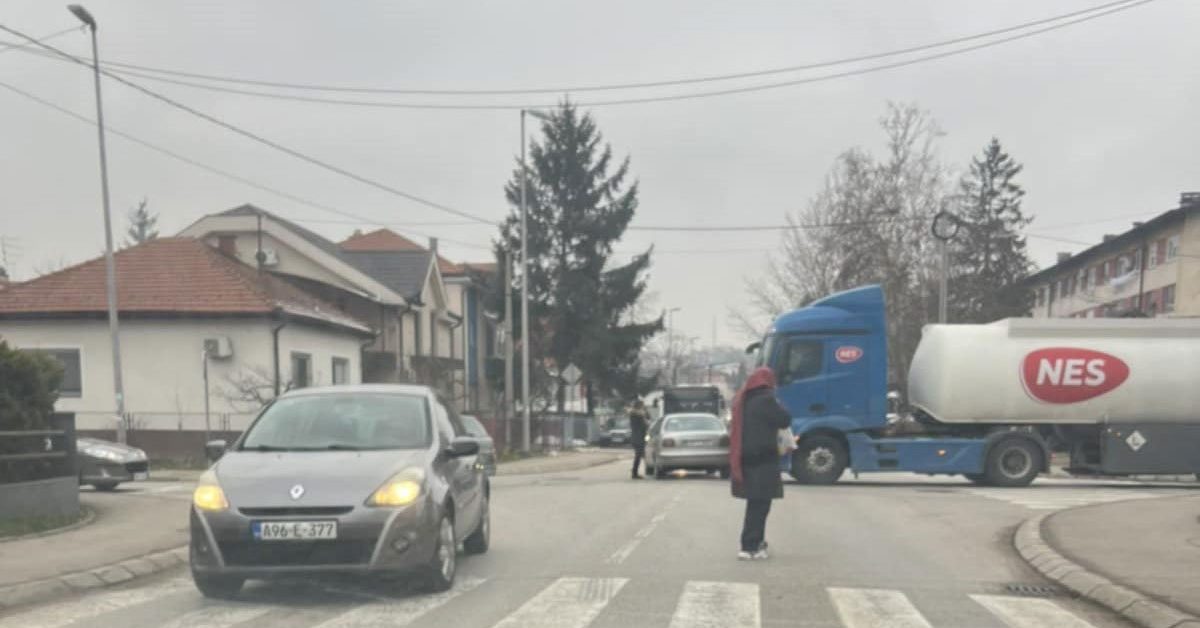 Sudar automobila i kamiona u banjalučkom naselju Obilićevo | Banjaluka ...