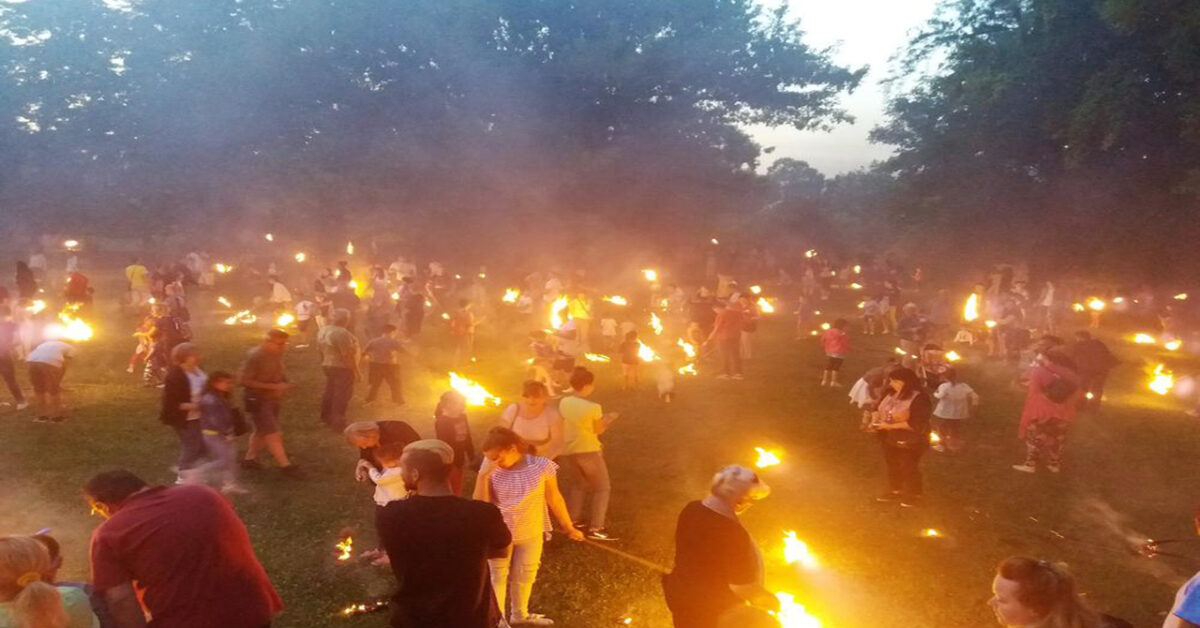 Evo šta simboliše paljenje lila, a vjeruje se da jedan običaj donosi ...
